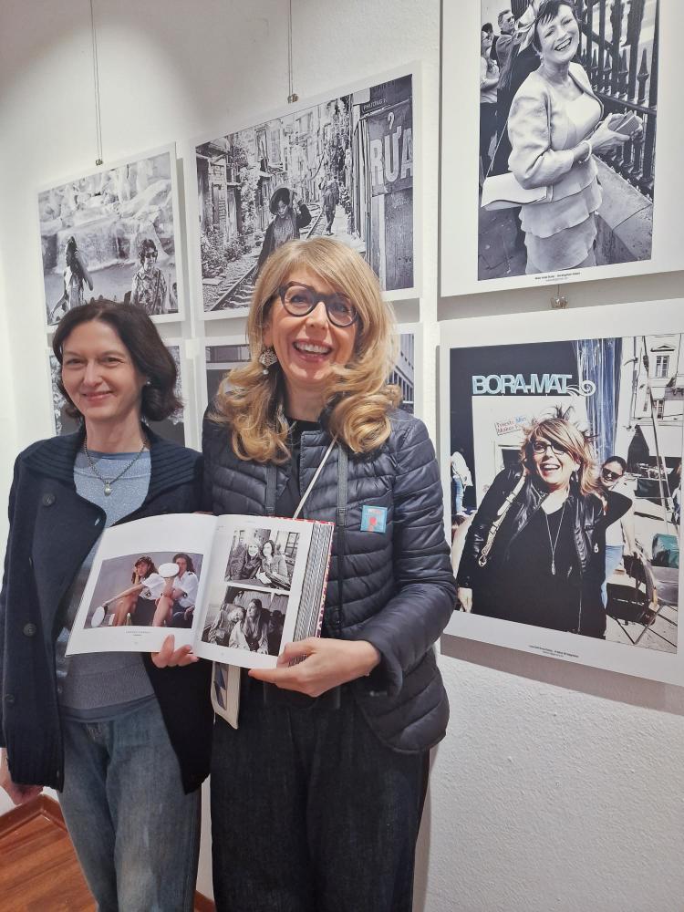 WOW - Worlds of Women - Exhibit Around